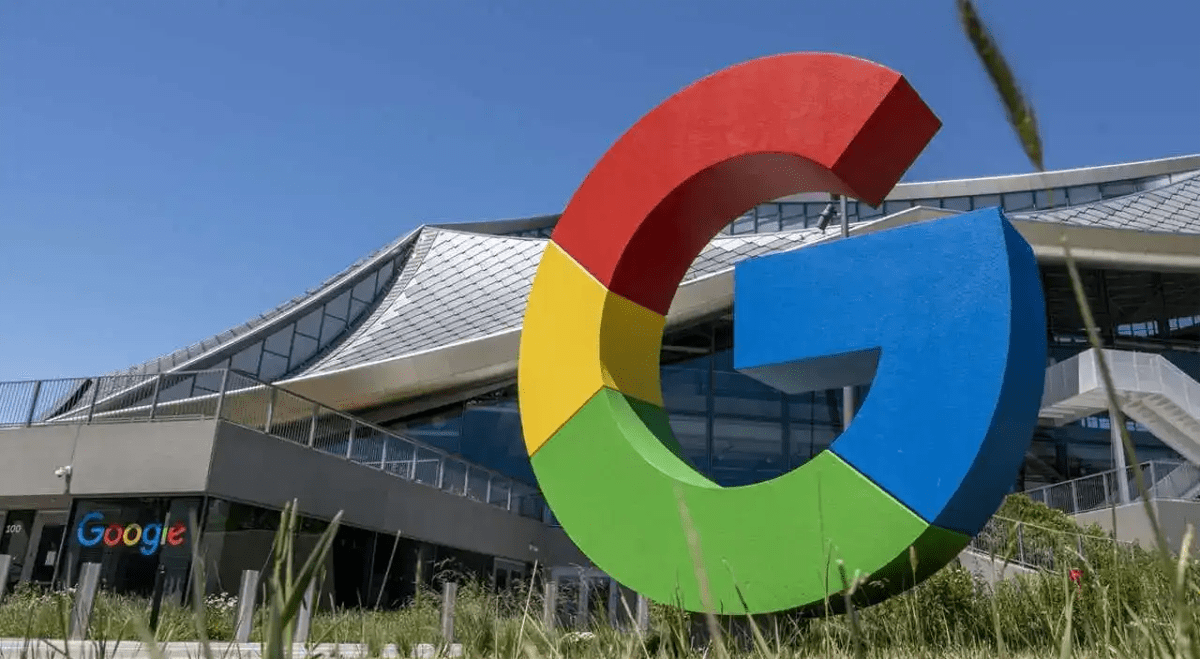 Alphabet Slides as AI Talent Departures Raise Investor Concerns